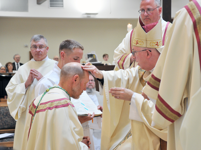 New Davenport Diocese bishop promises love and fidelity for his people - The Catholic Messenger