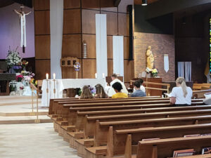 Eucharistic adoration: praying in the presence of Christ
